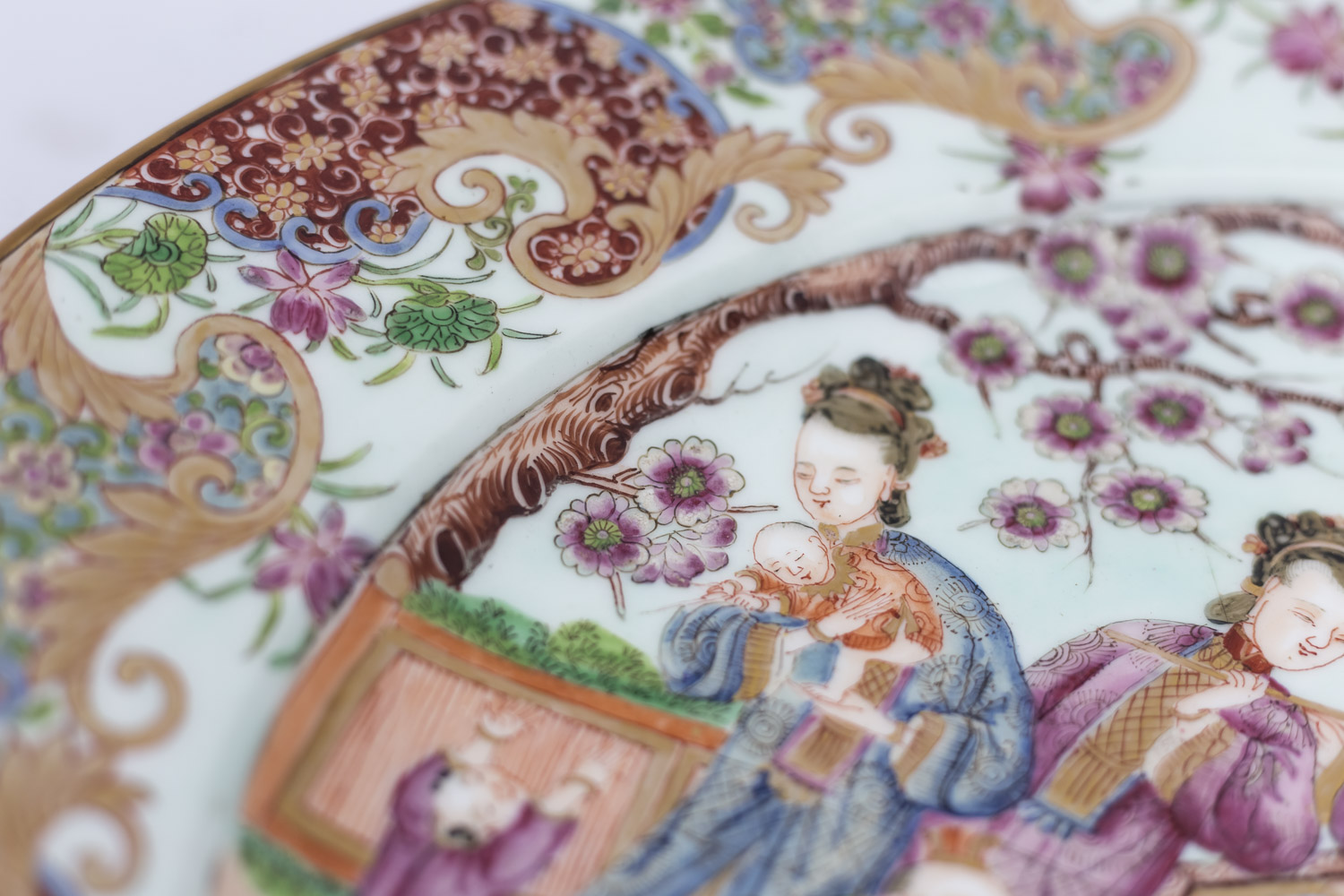 Large Famille rose porcelain plate, Qing dynasty