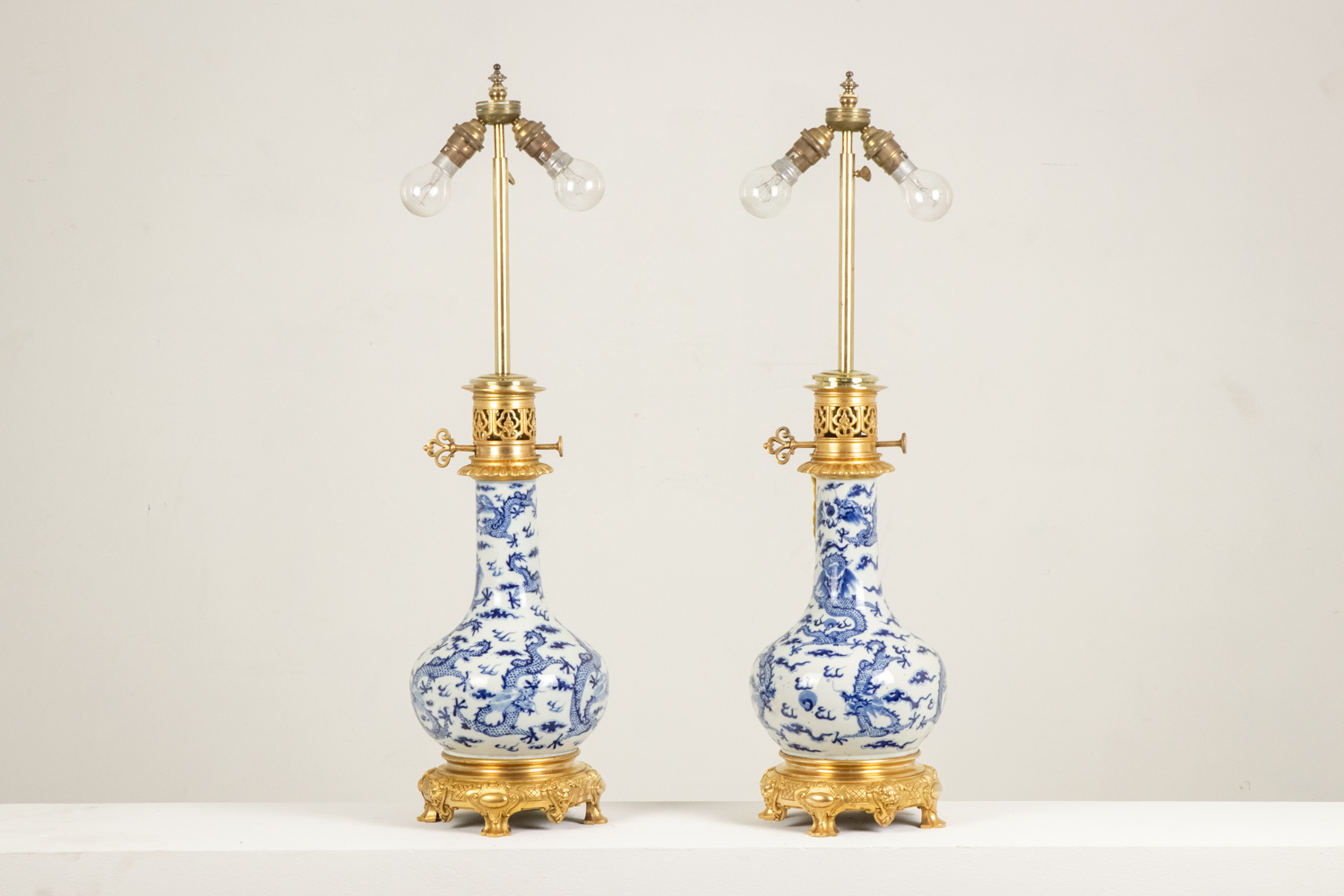Pair of porcelain lamps decorated with dragons, gilt bronze. Circa 1880 jlf